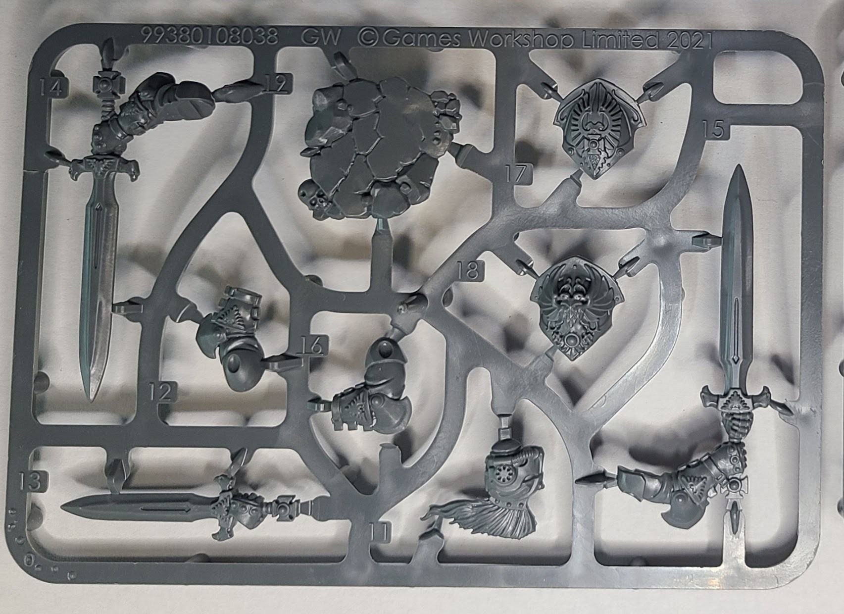 Model Review: Adeptus Custodes Blade Champion (Shadow Throne release ...