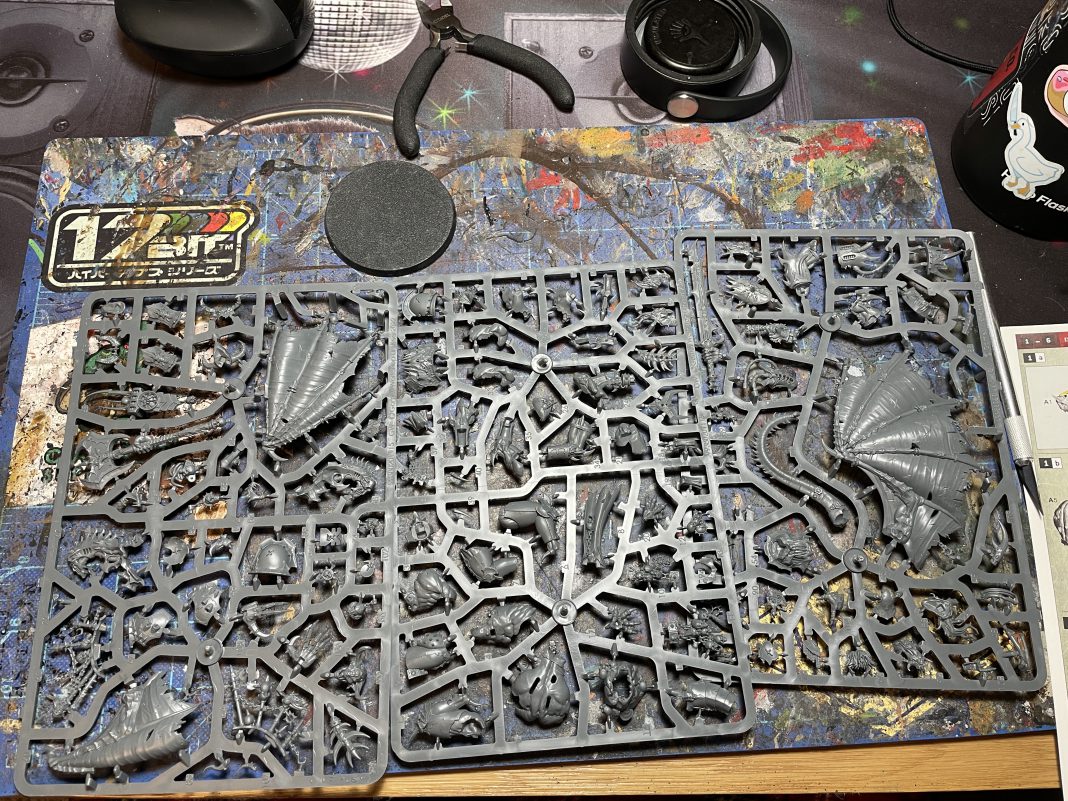 Model Review: The New Plastic Daemon Prince (Slaves to Darkness / 40k ...