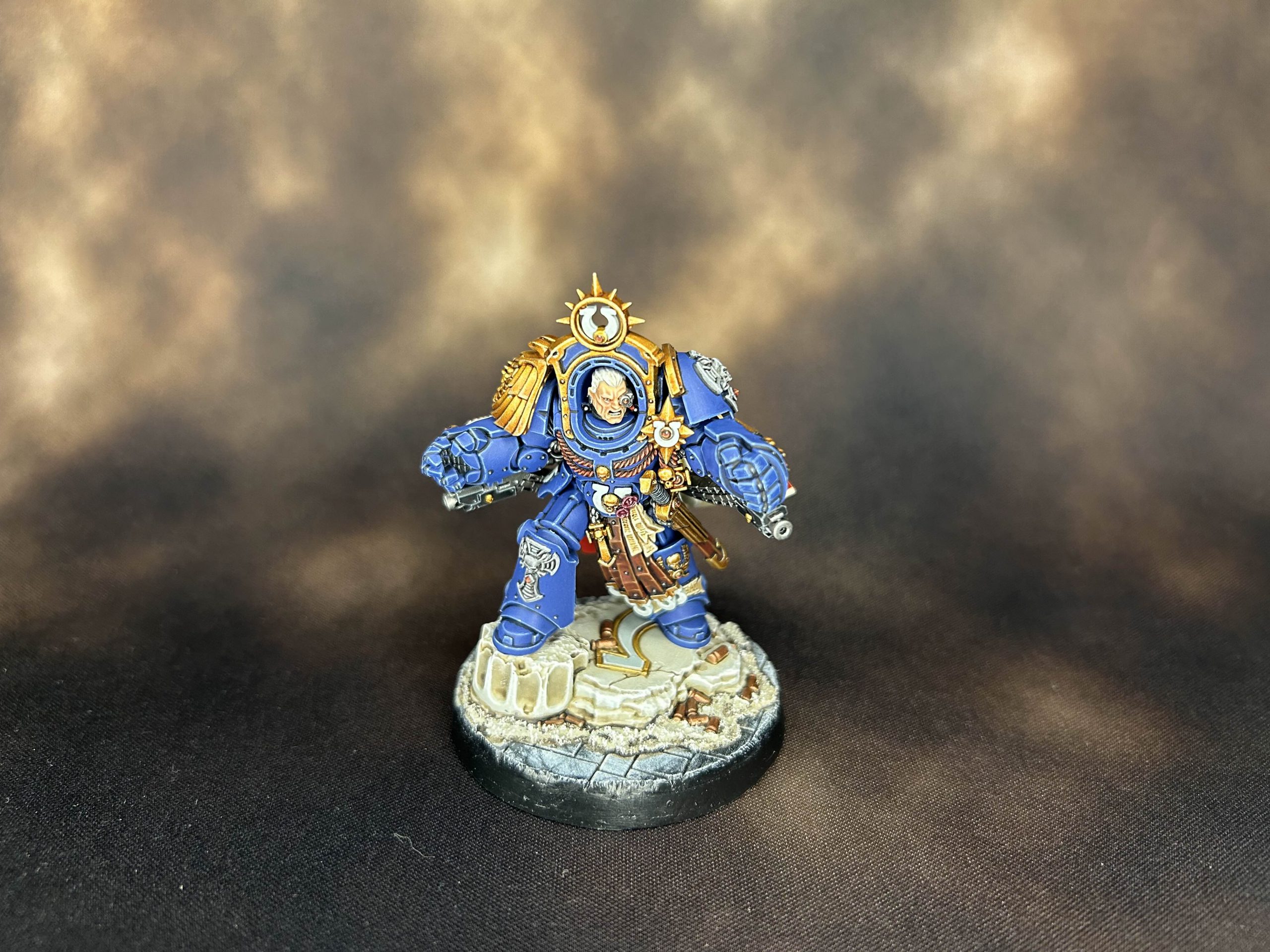 [40k] Model Review: Ultramarines Marneus Calgar, Cato Sicarius, Victrix ...